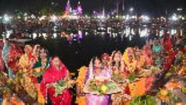 Gorakhpur News: Arghya To The Rising Sun Amidst Raindrops - Gorakhpur ...