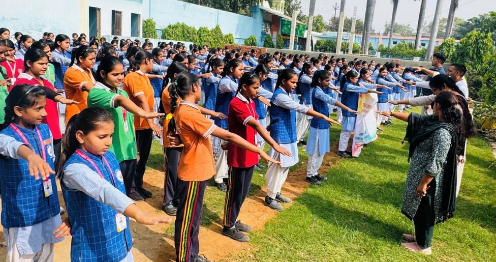 Students Were Administered The Oath Of Vigilance - Noida News - Noida News:छात्र-छात्राओं को ...