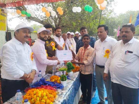 Annu Sharma And Ankush Won The 50-meter Race. - Deoria News - Deoria ...