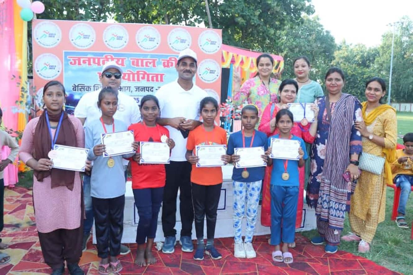 Abhishek And Rashmi Top The 100 Meter Race - Balrampur News - Balrampur ...