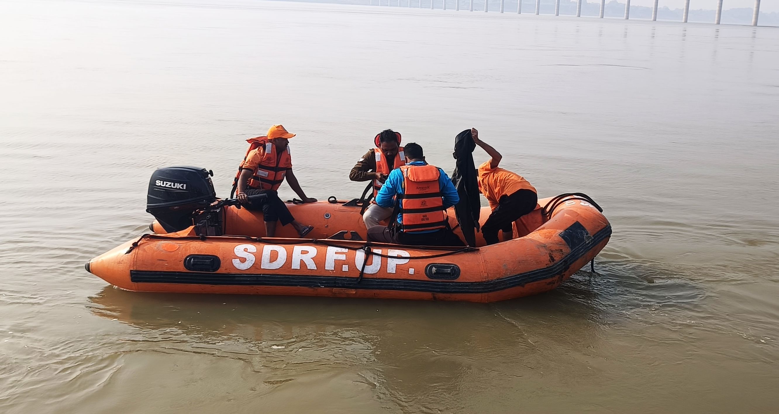 Sdrf Enters Yamuna River To Search For Drowned Youth, Crocodile Spotted - Fatehpur News ...
