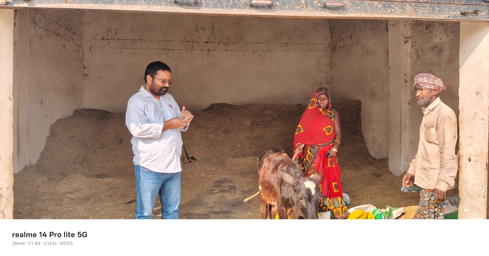 Ado Inspected The Large Cowshed In Majhaura. - Sant Kabir Nagar News ...