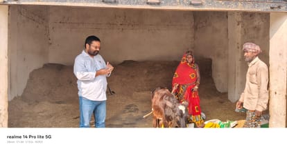 Ado Inspected The Large Cowshed In Majhaura. - Sant Kabir Nagar News ...