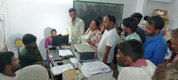 Names In Aadhaar And Khatauni Do Not Match... 2.5 Lakh Farmers In ...