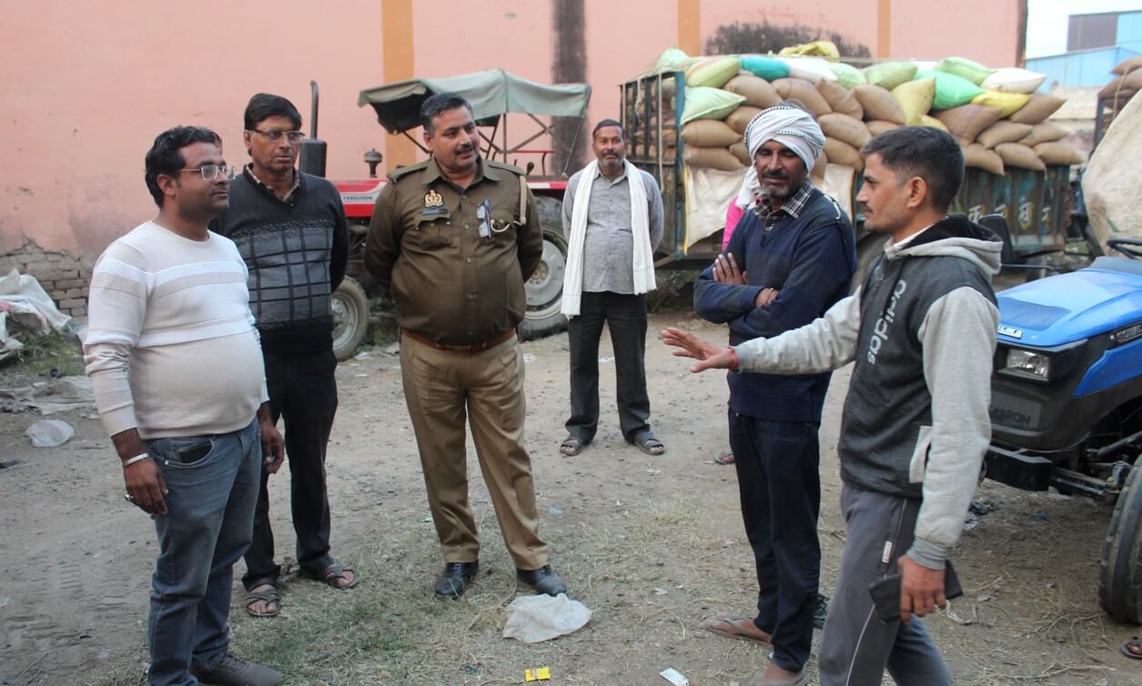 Farmers Riot Over Non-weight Of Millet - Noida News - Noida News:बाजरा ...