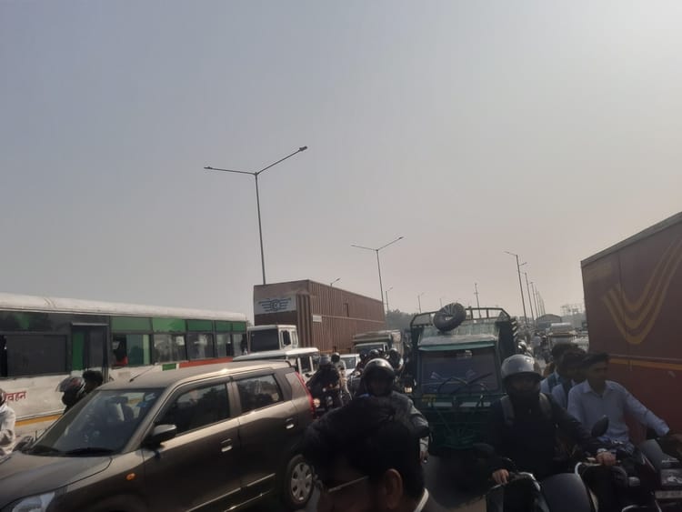 Up:आगरा में जाम पर नहीं लगा ब्रेक, रामबाग-टेढ़ी बगिया रूट बना सिरदर्द ...