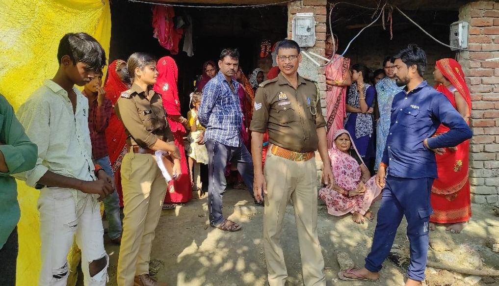 Husband Abroad... Dead Body Of Married Woman Found Hanging In The House ...