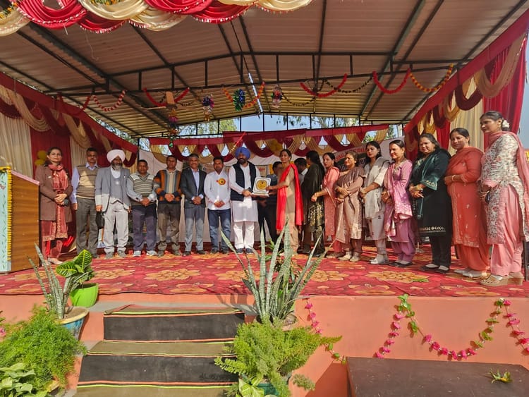 Annual Function Celebrated In Bagheri, Children Honored - Solan News ...