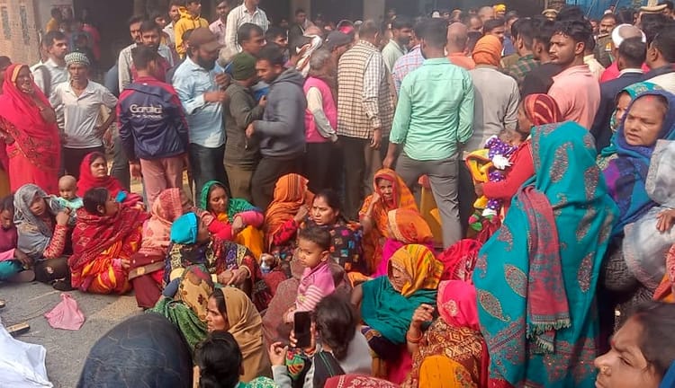 Angered By The Murder, Family Members Blocked The Road - Sultanpur News ...