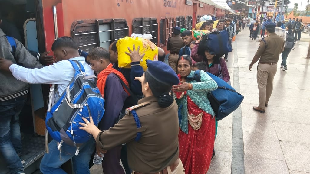 Gorakhdham And Vaishali Express Arrived In The Evening Instead Of The ...