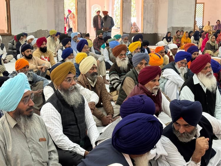 Sangat Was Delighted By Shabad Kirtan, Diwan Decorated In Gurdwara ...