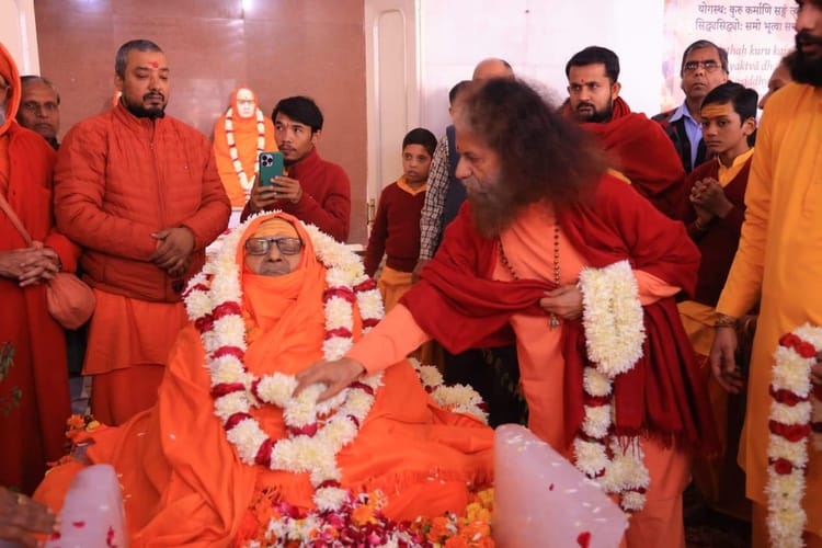 Swami Asangananda Saraswati Was Given His Final Farewell. - Rishikesh ...