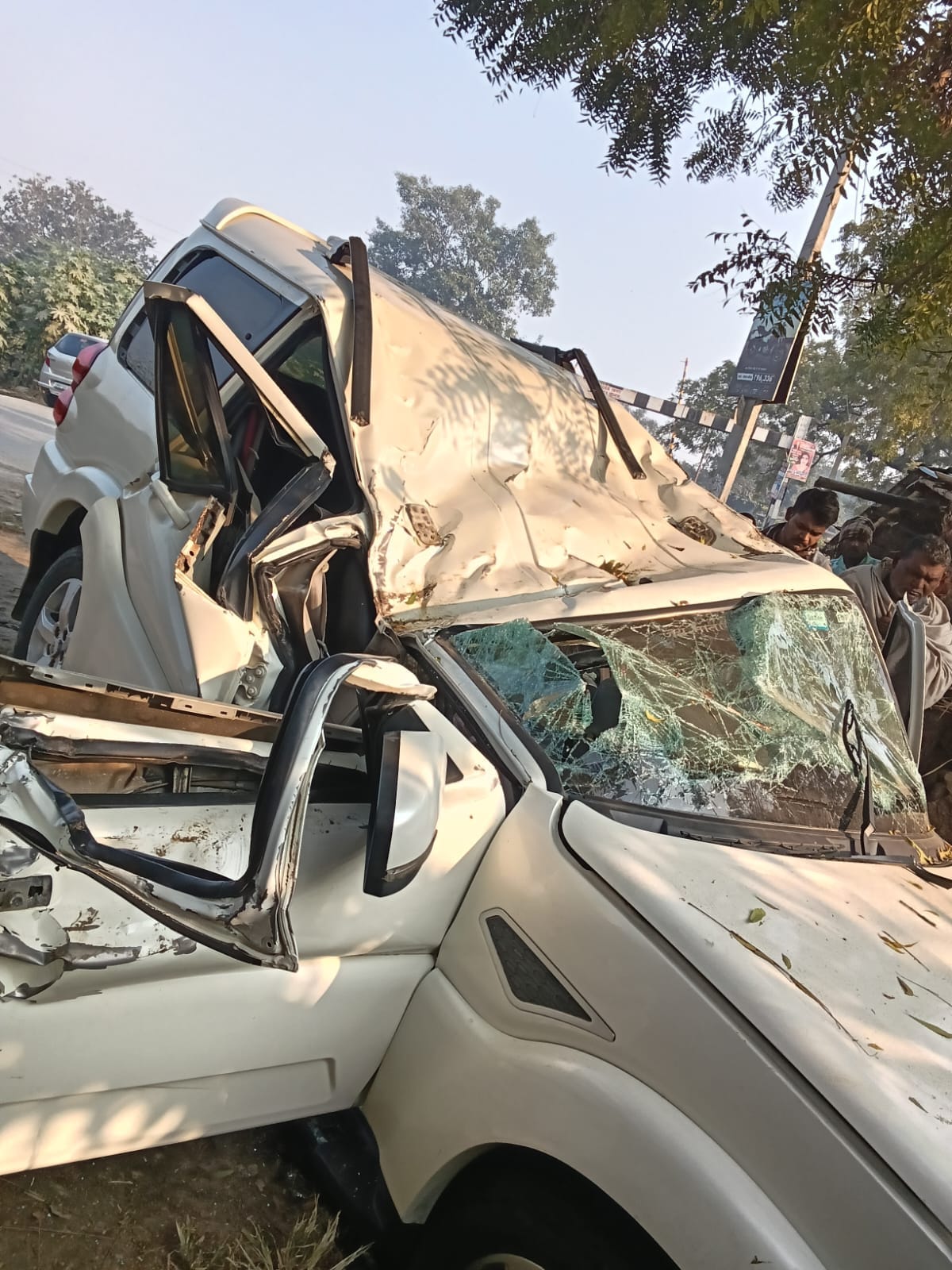 A Speeding Scorpio Collided With A Tree, Killing A Wedding Guest ...