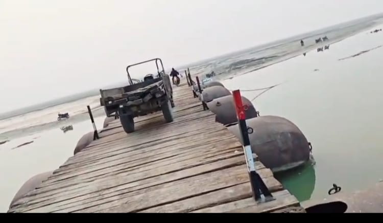 Traffic Started On The Pontoon Bridge In Pachpedi - Lakhimpur Kheri ...
