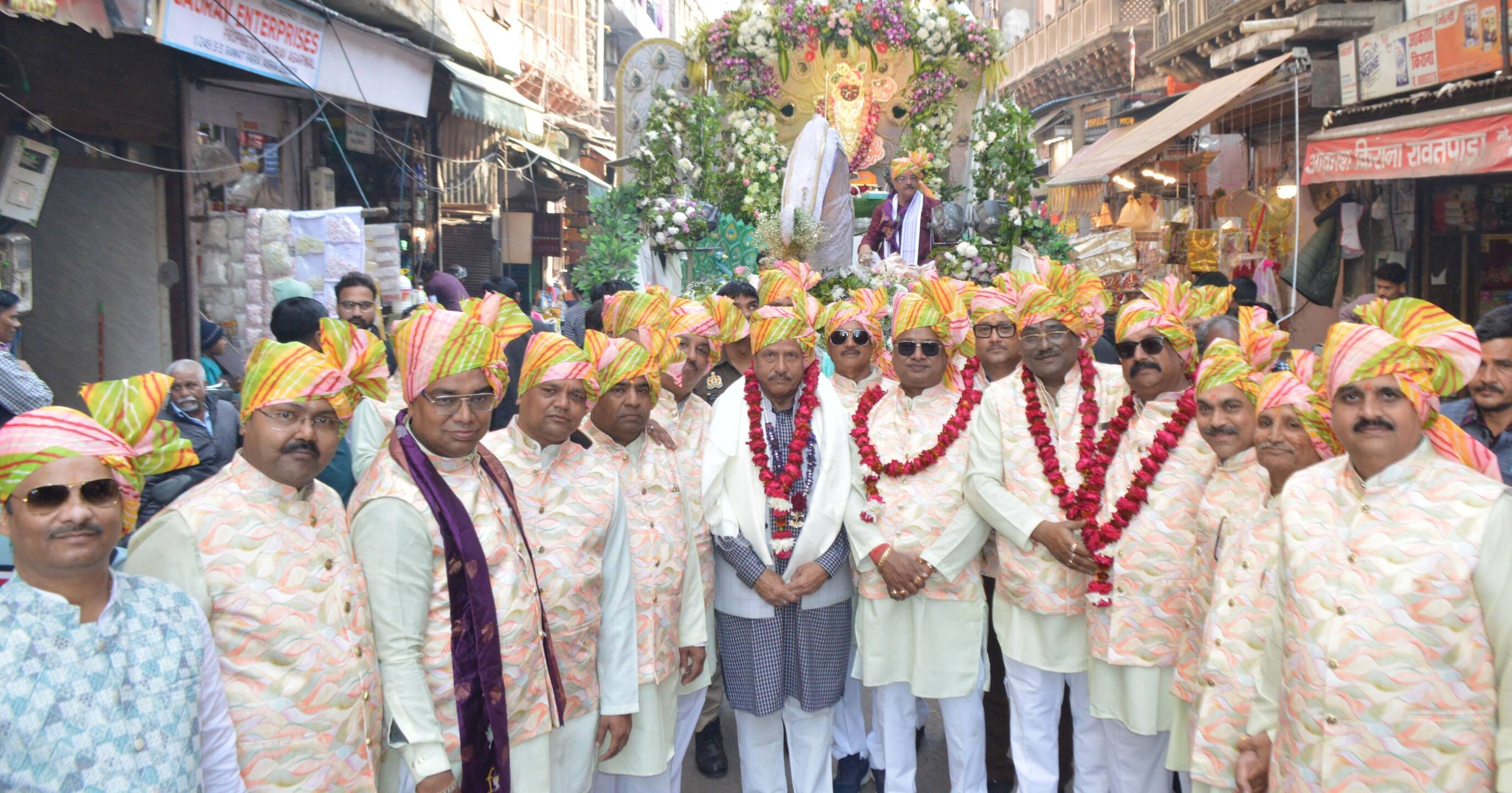 The Name Of Giriraj Resounds In The City, Devotees Come To Govardhan Dham - Agra News - Agra ...