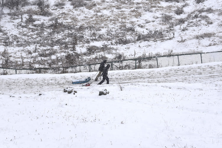 Weather:बर्फीली हवाओं से चुभ रही ठंड, कई जगह 10 डिग्री से नीचे लुढ़का ...