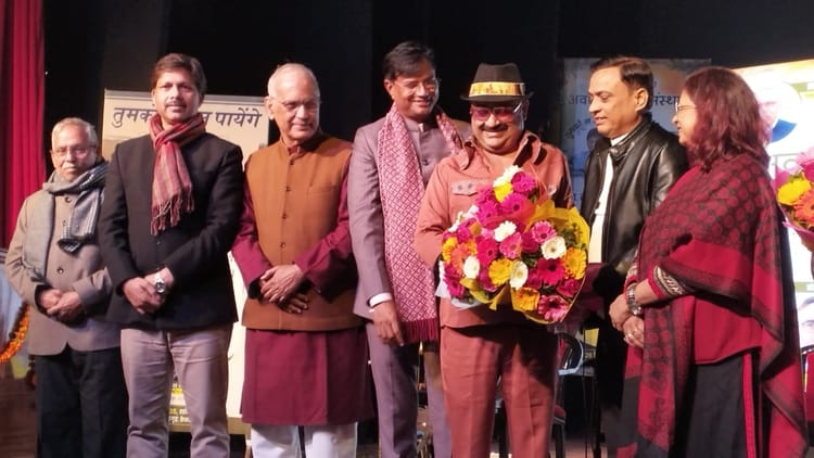 Personalities Honored With Raju Srivastava Memorial Award - Lucknow ...
