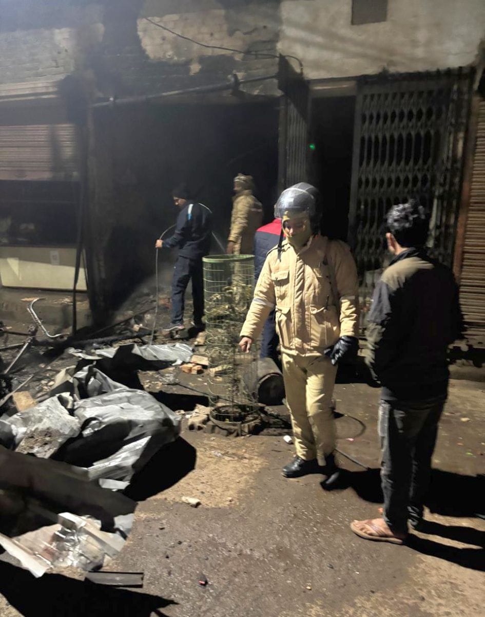 Cylinder Explodes In Shop, Fire Breaks Out - Sultanpur News - Sultanpur ...