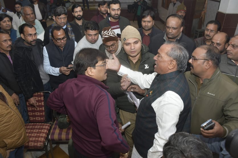 Shyamji Sakha Mandal Split Into Two, Officials Clashed With Each Other ...