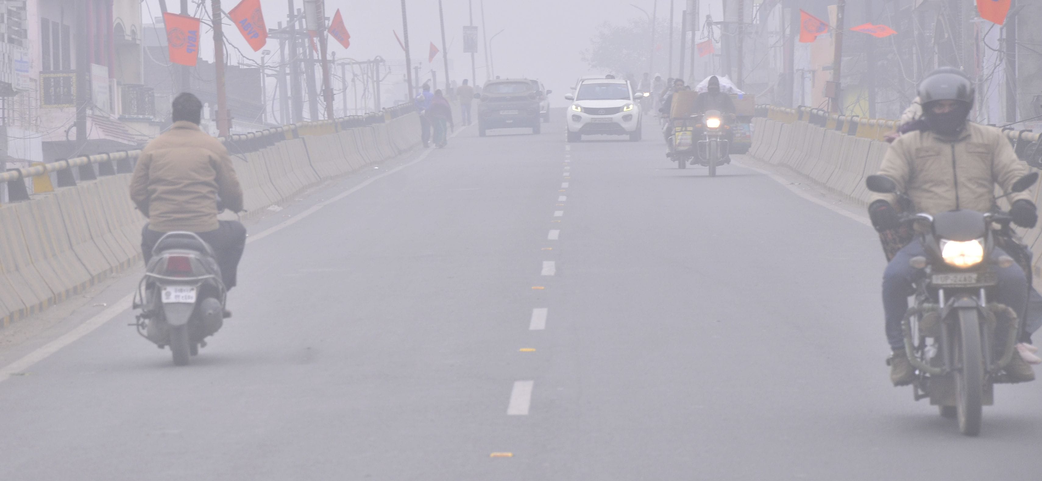 Dense Fog... Cold Winds Made People Shiver - Budaun News - Budaun News ...