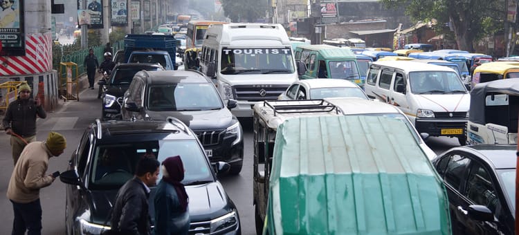 Due To Diversion, Traffic Pressure Increased On Pakri Bridge. - Lucknow ...