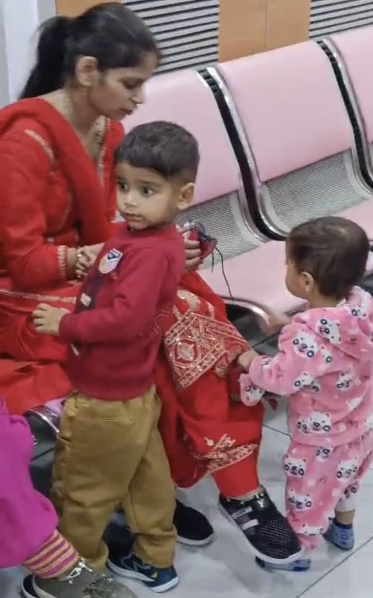 A Mother Went To Get Clothes, And A One-and-a-half-year-old Boy Fell ...