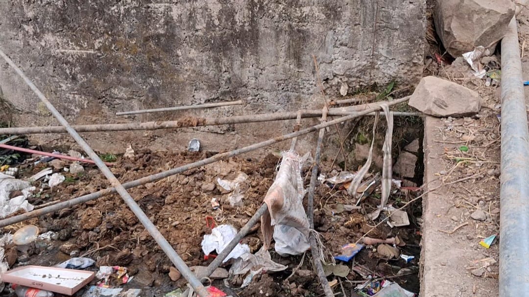 Jammu Kashmir News - Kathua News - Kathua News:नगर कमेटी के नाले में ...