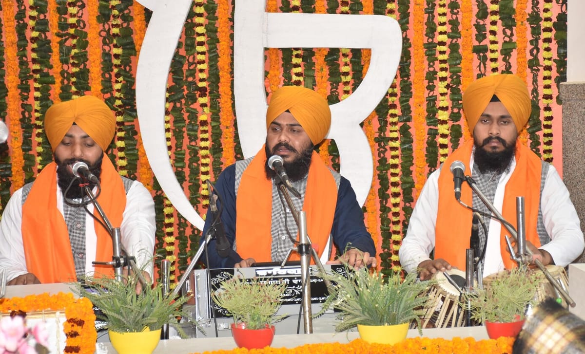 Sangat Delighted With Gurbani Kirtan - Gorakhpur News - Gorakhpur News ...