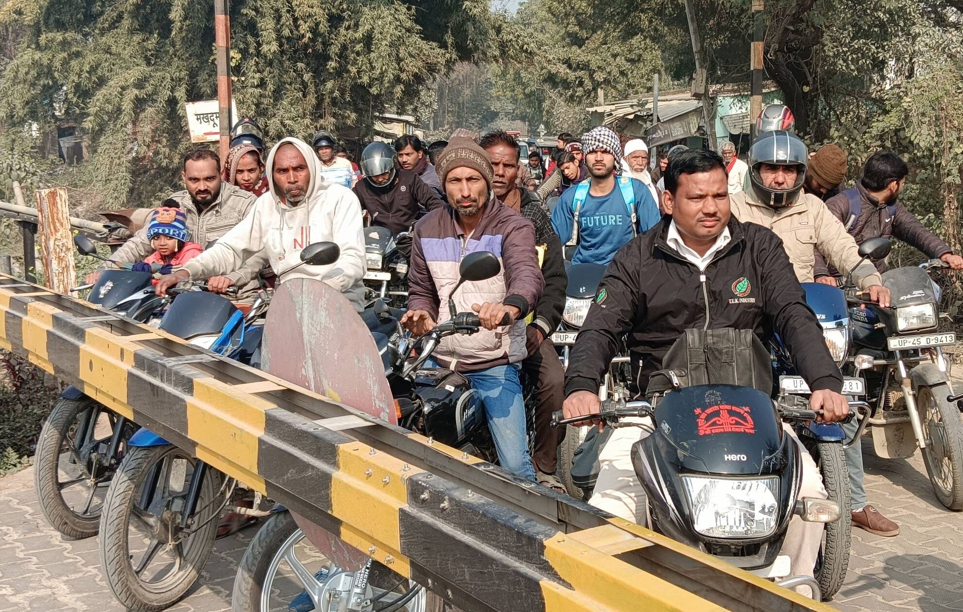 The Crossing Gate Closes 50 Times In 24 Hours. - Ambedkar Nagar News ...