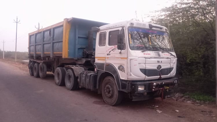The Mining Department Seized A Dumper Truck Filled With Dust. - Agra ...