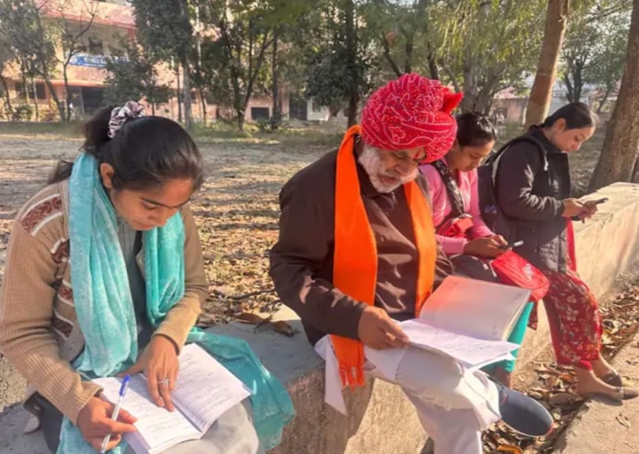 Udaipur Inspired By Daughters 68 Year Old Mla Resumed His Studies After ...
