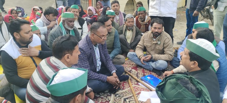 Bhakiyu Staged A Sit-in At The Mandi Gate. - Amethi News - Amethi News ...