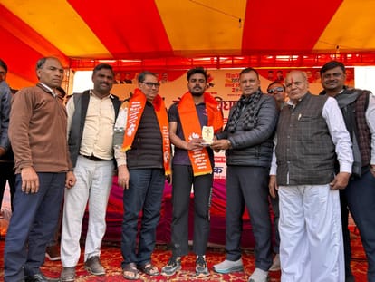 Hemant And Ankit Became Man Of The Match - Agra News - Agra News:हेमंत ...