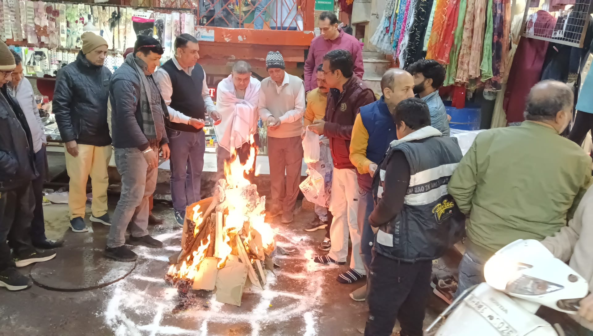 Lohri Was Celebrated With Great Enthusiasm In The Punjabi Market ...