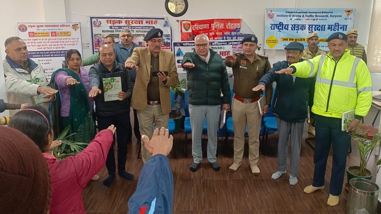 Students Were Administered The Oath Of Traffic Rules. - Rohtak News ...