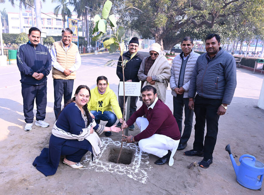 Celebrated Governor Acharya Devvrat's Birthday At Gurukul Kurukshetra ...