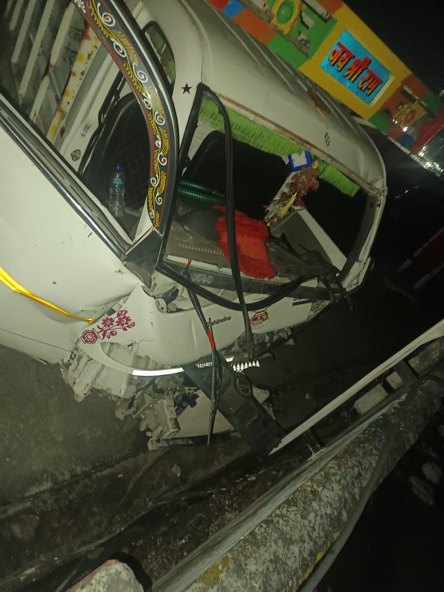 Blue Bull Came In Front Of Loader, Three People Injured In The Accident ...