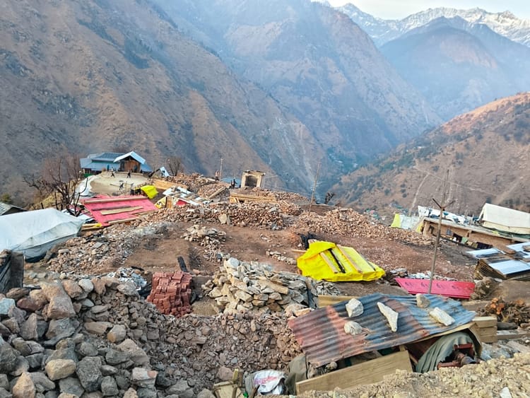Spain Has Not Yet Reached The Fire-affected Village Of Jhaniar - Kullu ...