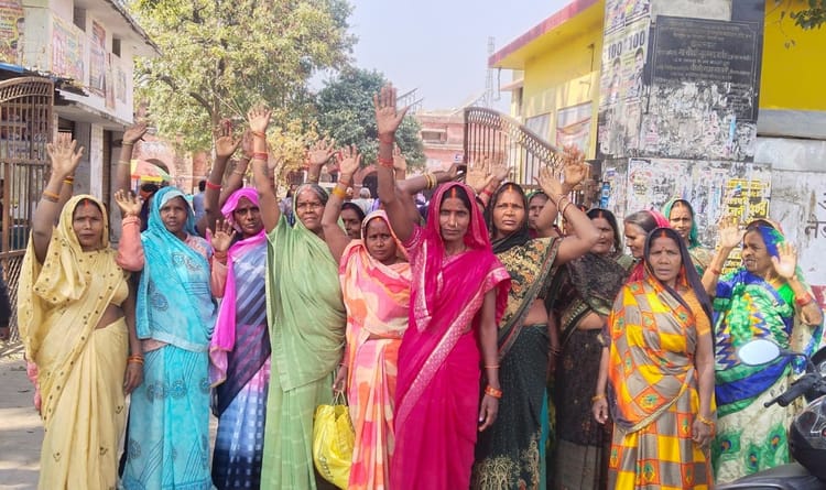 Women Protest After Kali Temple Faces North - Deoria News - Deoria News ...