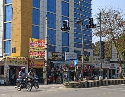 Traffic System Collapses Due To Signal Failure At Old Bus Stand Chowk ...