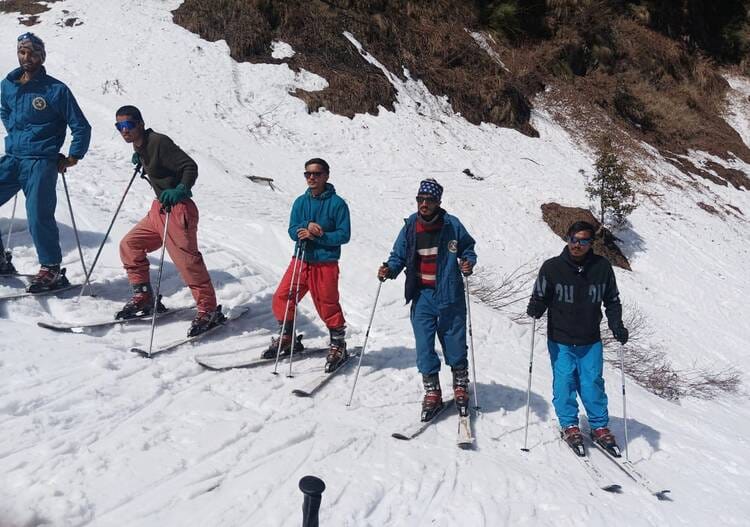 Basic Skiing Course Started In Gorudug Of Laghati - Kullu News - Kullu ...