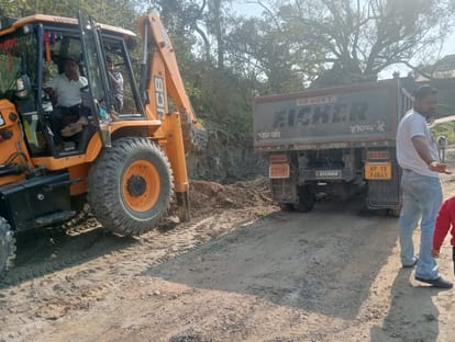 Improvement Work Of Chowkimaniyar Cantt-dhamandari Road Started, Relief ...