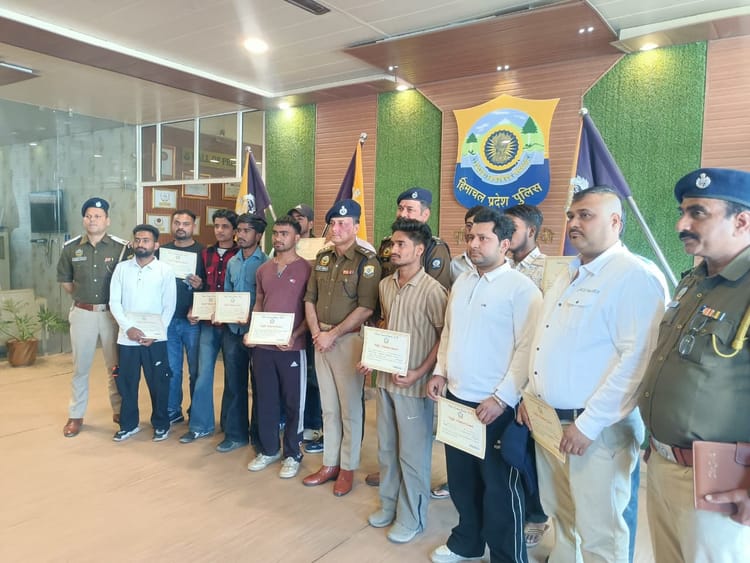18 Volunteers Honored For Smooth Traffic Management - Solan News ...
