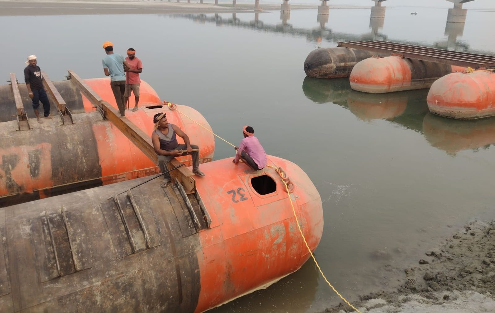Construction Of Two-lane Pontoon Bridge On Saryu River In Full Swing ...