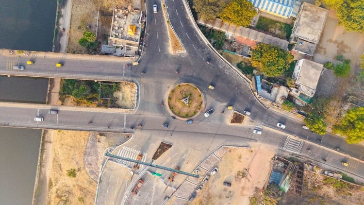 New Traffic Plan Implemented Near Hanuman Setu As Green Corridor Begins ...