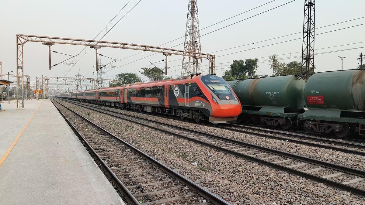 Up News:सहारनपुर से लखनऊ आ रही वंदे भारत एक्सप्रेस का एसी फेल, गर्मी और ...