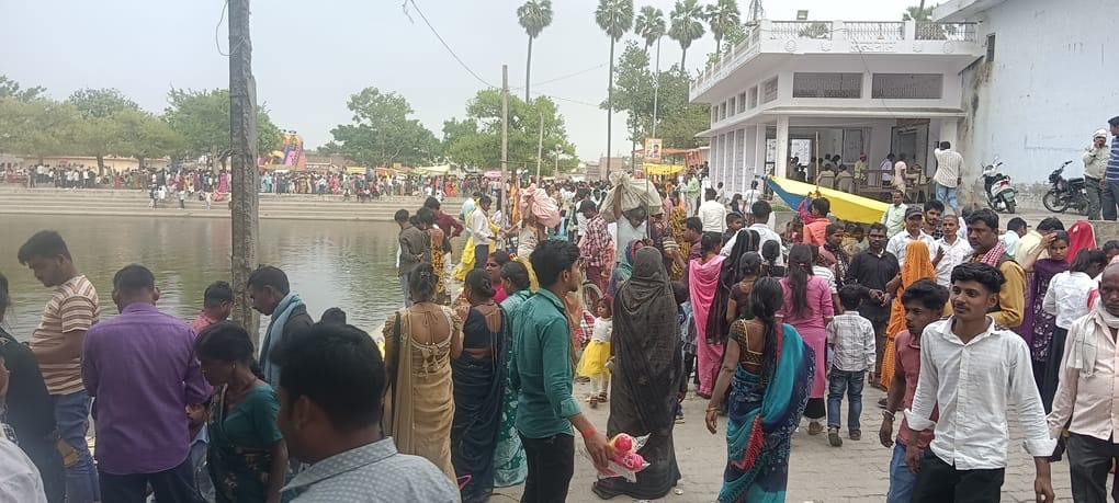 A Fair Was Held At Guradari Dham, With A Lot Of Shopping. - Mau News ...
