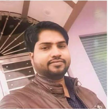 Chicken Trader Dies In Road Accident, Car Found Stuck In Tree - Hardoi ...