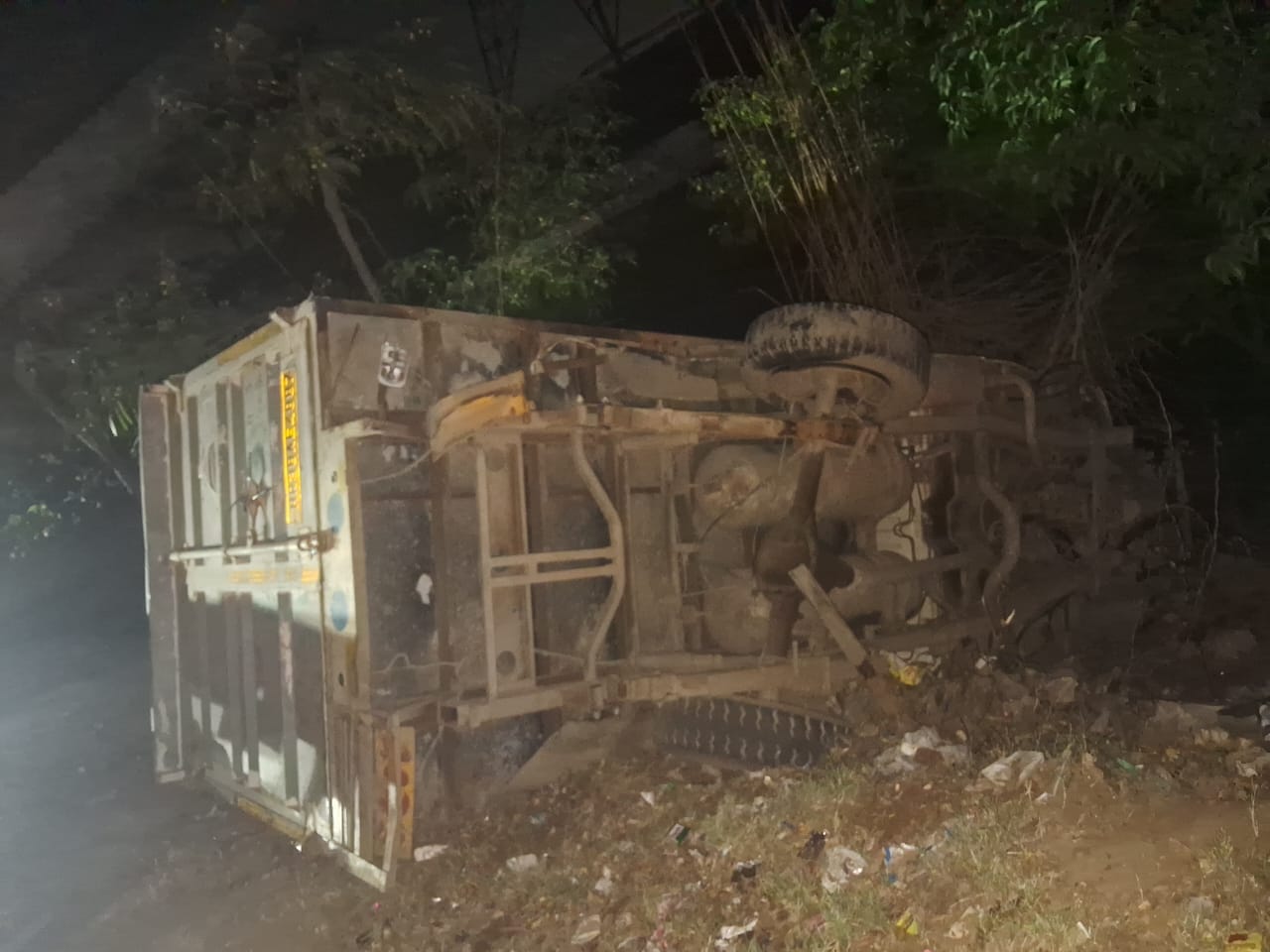 Truck, Bus, And Pickup Collide With Broken-down Tanker - Gurugram News ...