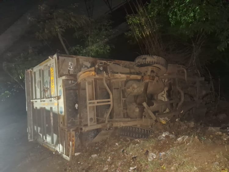 Truck, Bus, And Pickup Collide With Broken-down Tanker - Gurugram News ...